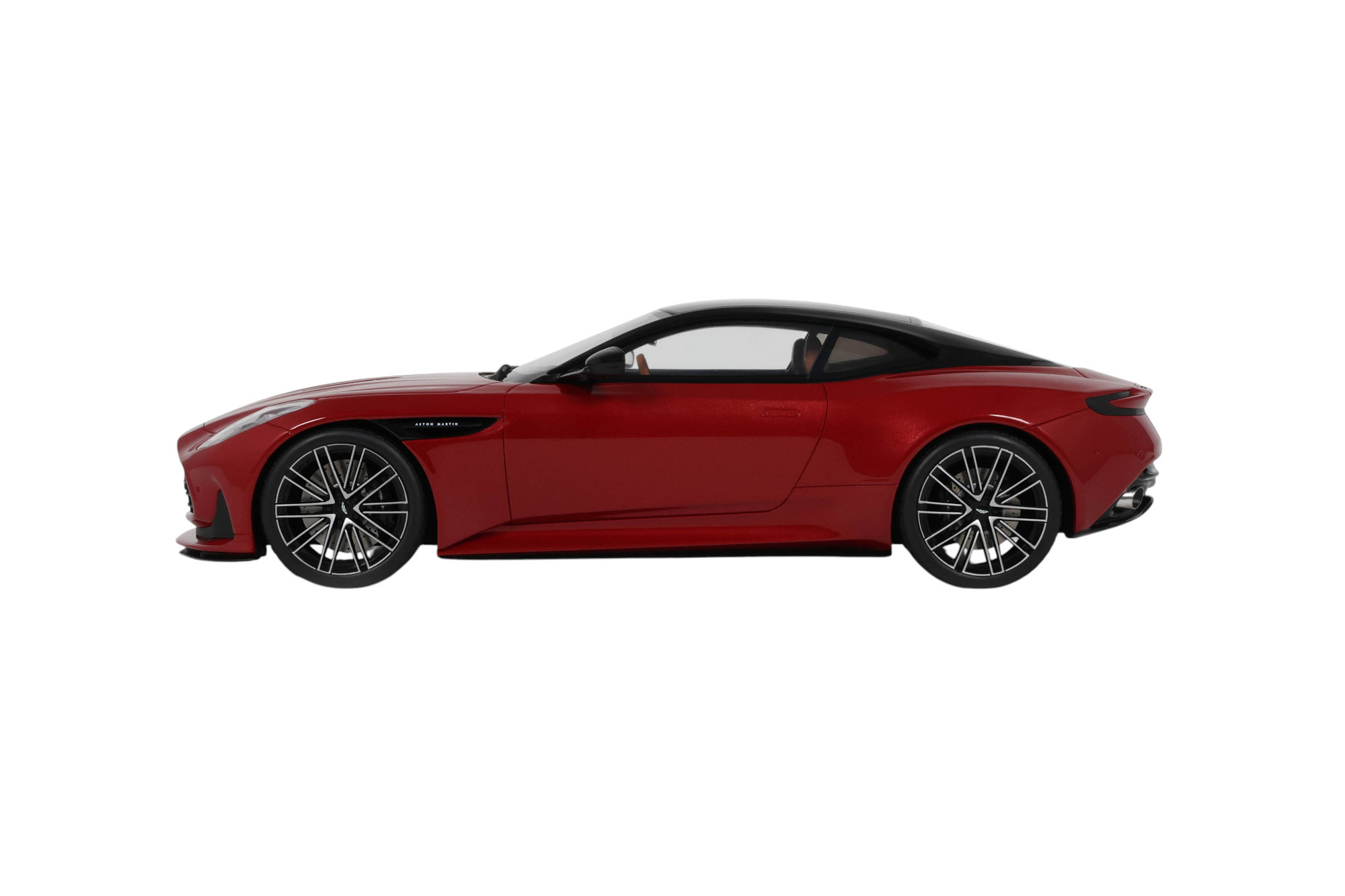 Aston Martin DB12 Hyper Red 2023 1:18 Modellauto GT Spirit GT936